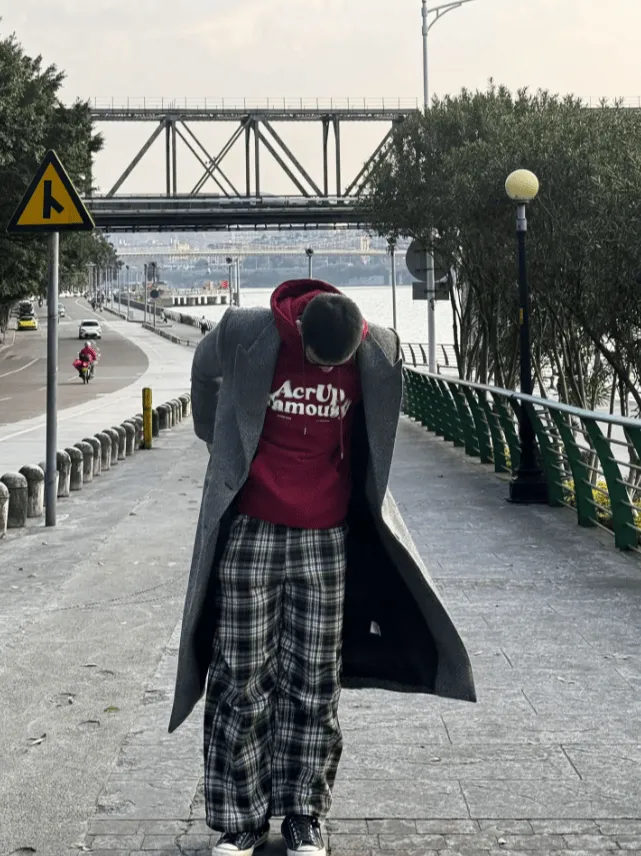 [流言板]前广东队球员刘权标社媒分享新年穿搭：祝大家龙年大吉-CBA-CBA专区-虎扑社区
