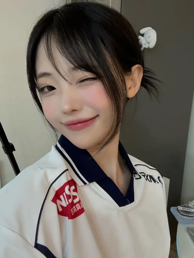 [流言板]QWER女子乐队成员Hina为DRX加油：Hina buff已激活-无畏契约-虎扑社区